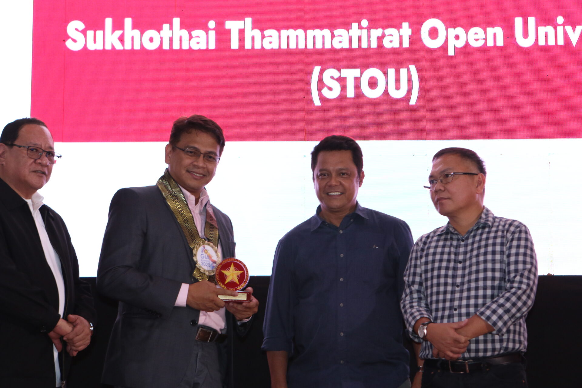 PUP fetes PLDT and Smart, marking 20 years in engineering industry ...